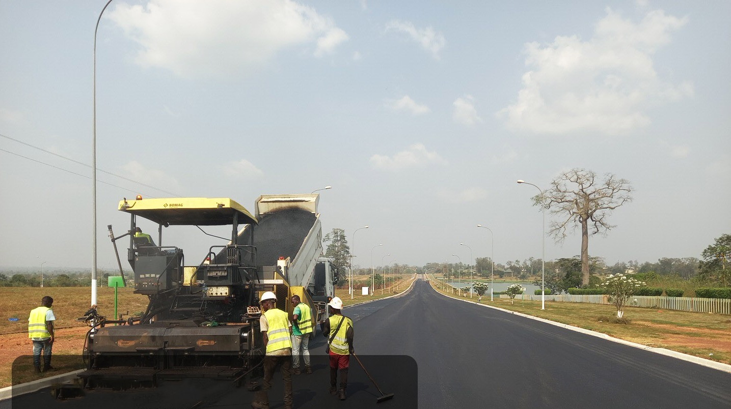 Yamoussoukro > La Route Africaine